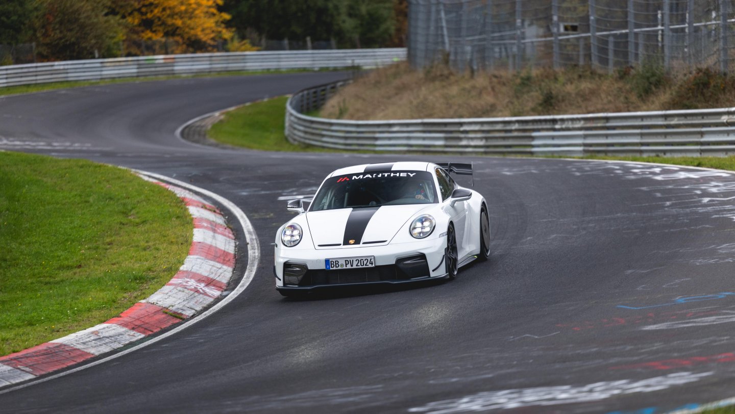 Manthey Porsche 992.2 GT3 MR